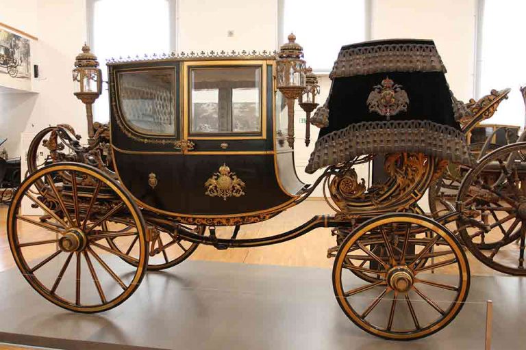 ¿Carruaje o trono ambulante? - Tradición, Familia y Propiedad - TFP